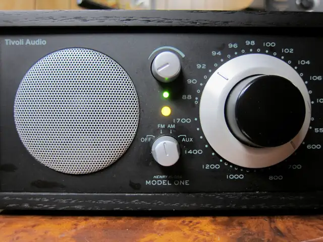 TIVOLI MODEL ONE RADIO BY HENRY CLOSS RECEIVER TABLE SPEAKER | Stereo ...