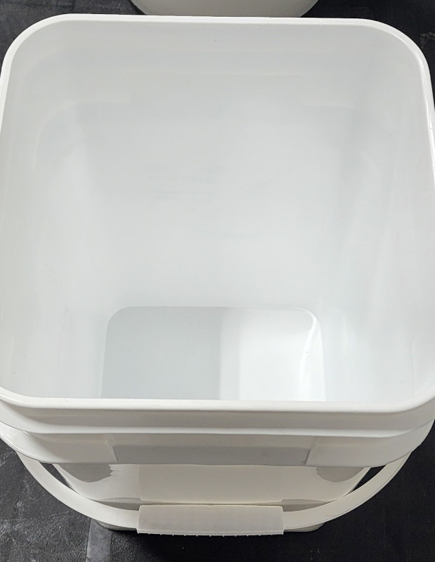 5 Gallon round w/lids and 16L square pails w/lids - Food Grade | Other ...