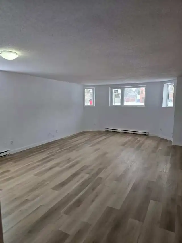 Aylmer, Newly Reno 2-BR in Triplex, Private Entrance & 2 Parking | Long ...