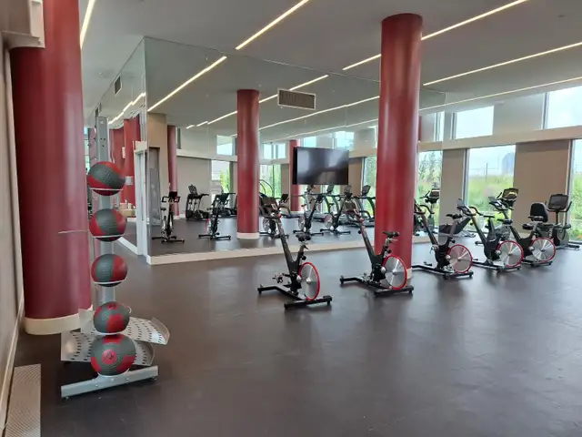 Only 50 Steps to Wilson Subway station! 1 bedroom with Parking | Long ...