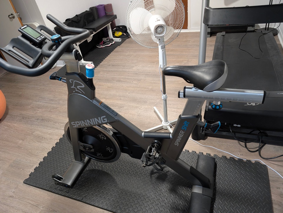 Precor Spinning Shift Belt Drive Spinning cycle/Vélo de spinning ...