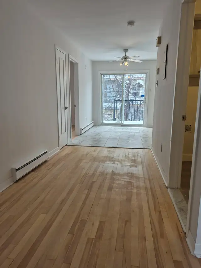 Grand 5 1/2 haut de triplex, Montréal | Long Term Rentals | City of ...