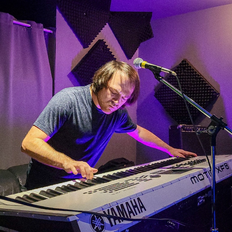 Singer-songwriter looking for band members to perform and record ...