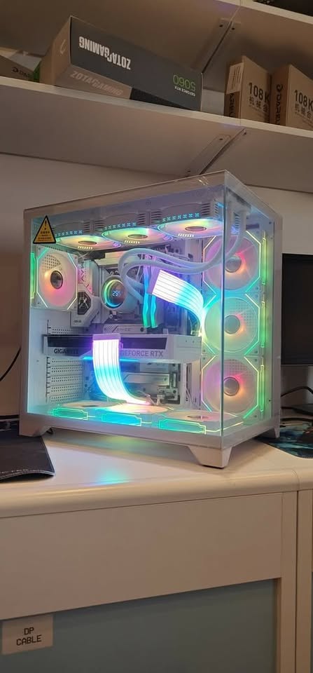 White Build Gaming PC Ryzen 7 9800X3D/32GB/1TB NVMe / 5070Ti 16g ...