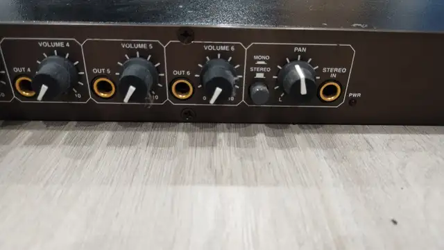 (FS/T) Rolls RA62 6-Channel Headphone Amplifier Rackmount | Pro Audio ...