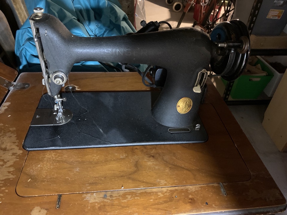 Singer machine à coudre ancienne | Hobbies & Crafts | City of Montréal ...