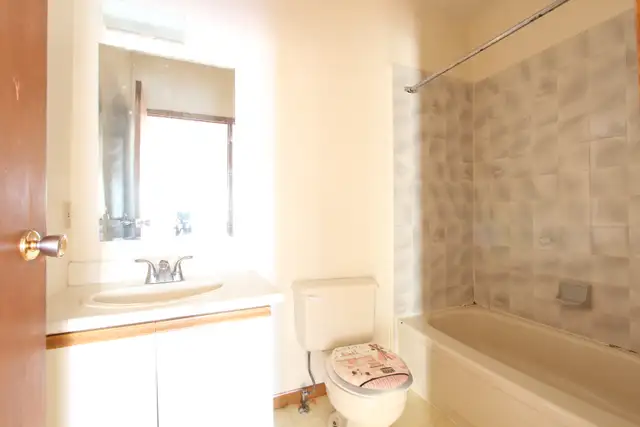 2 bedroom apartment downtown core heat light hot w wifi inc. in | Long ...