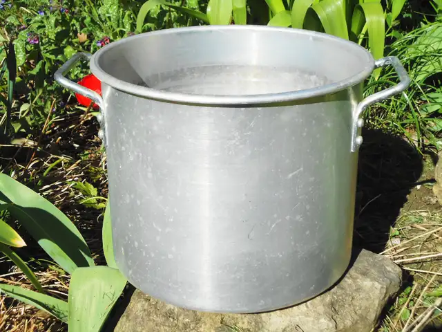 ANTIQUE ALUMINUM 16 QT. WEAREVER 2 HANDLED STOCK POT | Arts ...