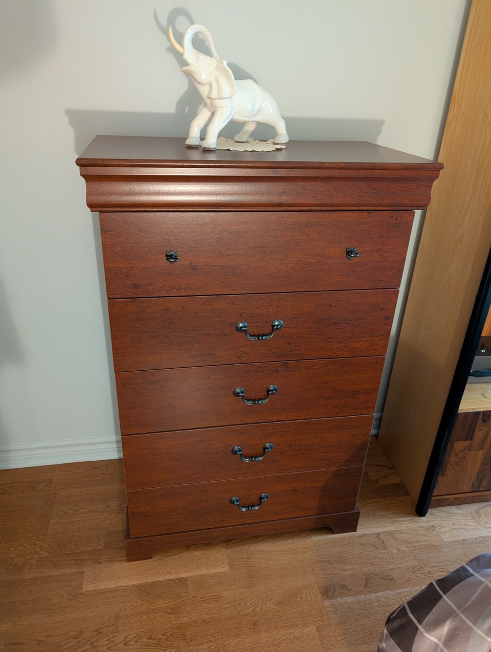 bureau commode et table de chevet | Desks | Val-d'Or | Free local ...