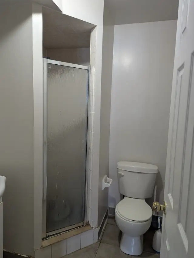 2nd flr Large Room Private Bath Parking @York University Village | Long ...