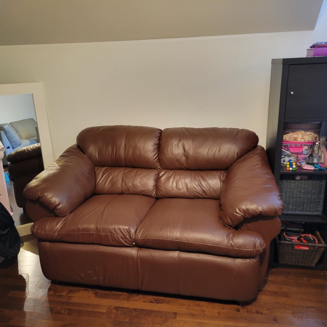 Divan en cuir 2 places et fauteuil brun | Sofas et futons | Sherbrooke ...