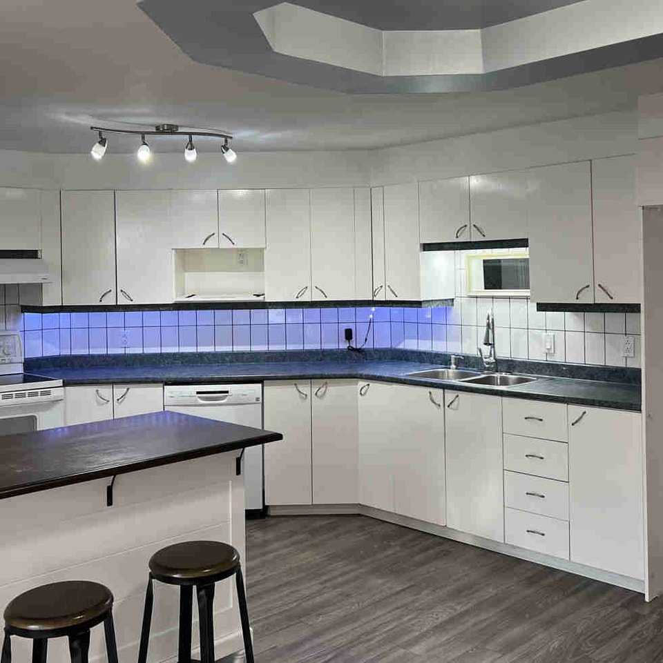 41/2 CHAUFFAGE ET ÉLECTRICITÉ INCLUS!!!!! | Long Term Rentals | Laval ...