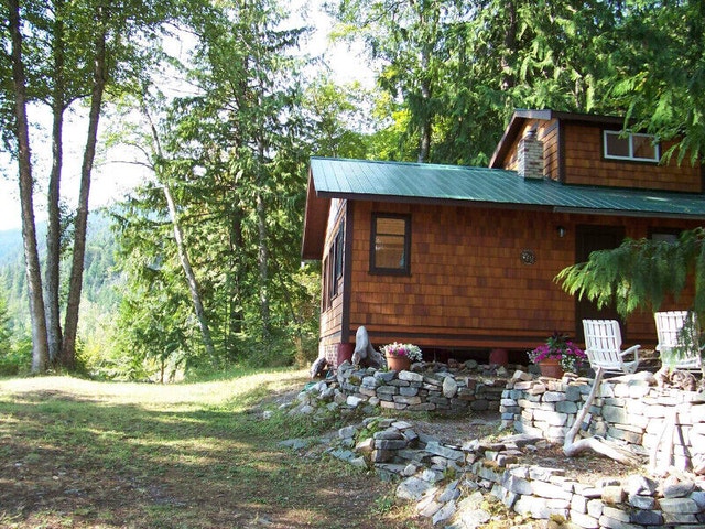 Kootenai Hideaway Lakefront Vacation Cabin - Kaslo | British Columbia ...