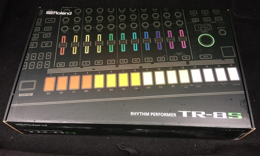 NEW BOXED Roland TR-8S AIRA Advanced Drum-Machine w. Sample Play ...
