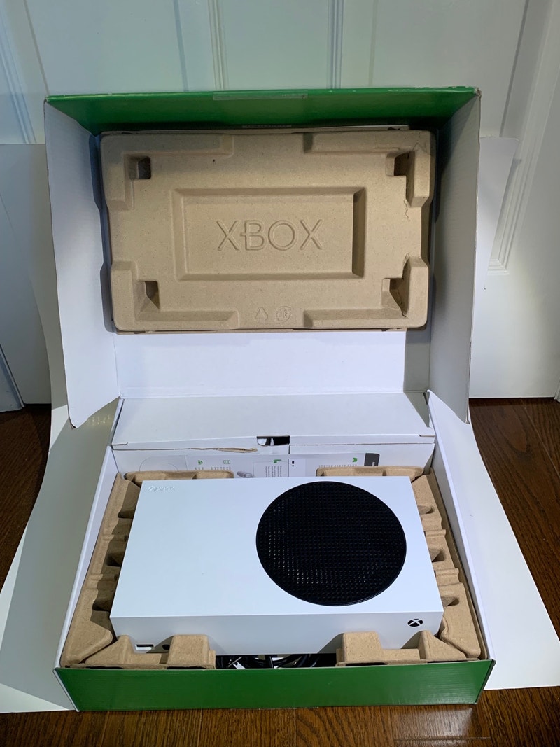 XBox S console and controller | Xbox Series X & S | Oakville / Halton ...