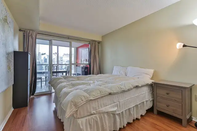 2Bds+2Bth+Den+Parking King & Bathurst - Available 1 March | Long Term ...