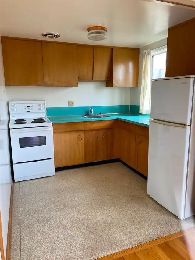 1 Bdr Top Floor Corner Unit near Cook St Village | Long Term Rentals ...