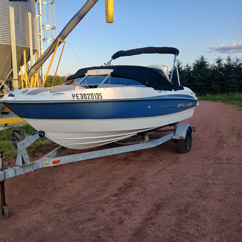 Bayliner Speed Boat | Powerboats & Motorboats | Summerside | Free local ...