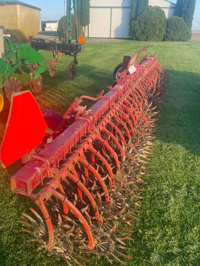 600 gal fiberglass 400 & 150 gal Poly, plus more equip | Farming ...