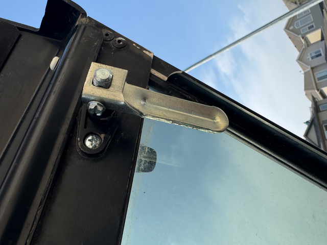 BULLDOG CS / LEER 100R Truck Canopy - Iconic Silver | Other Parts ...