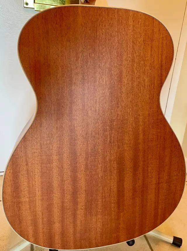 Larrivee OM40 Mahogany w/case | Guitars | City of Toronto | Free local ...