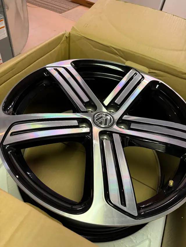 VW Golf R OEM Cadiz 19 inch Rims Wheels Set MK7 MK7.5 MK8 as NEW ...