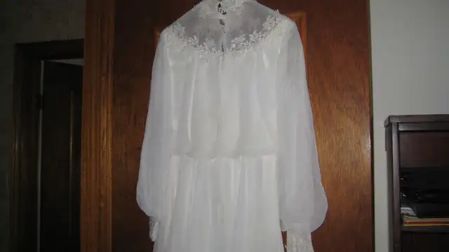 VINTAGE CAMEO WEDDING DRESS/CHANTILLY LACE AND CHIFFON/+TRAIN | Other ...