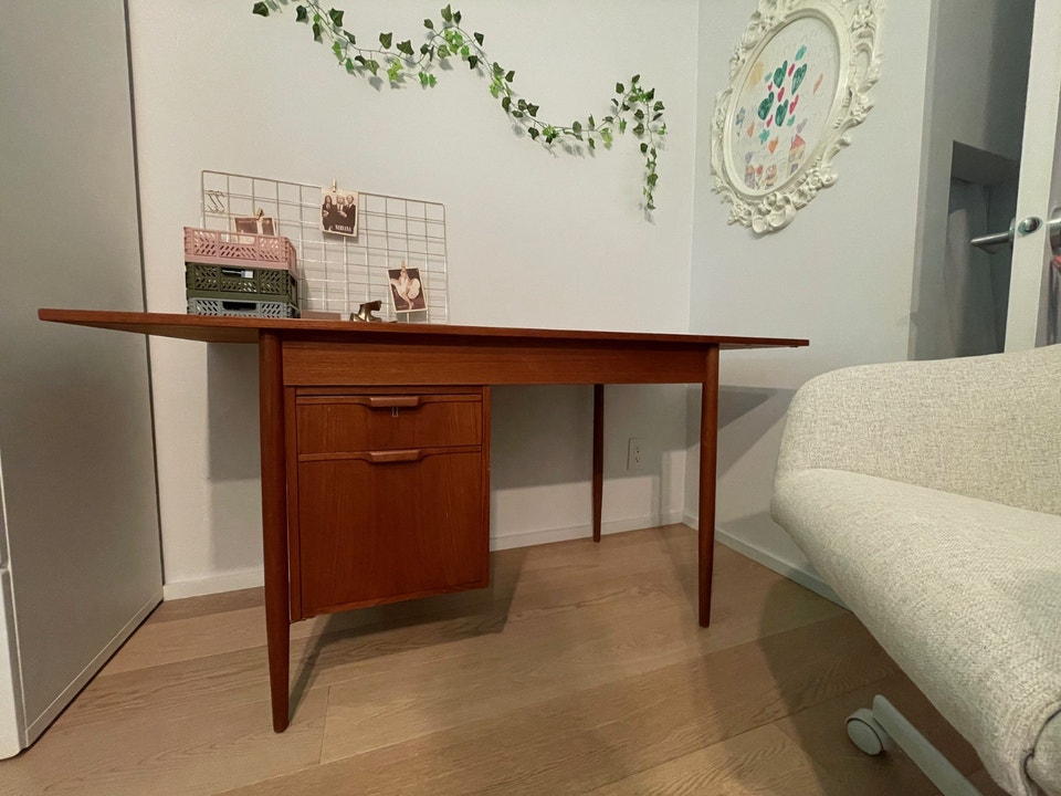 bureau en teck desk | Desks | City of Montréal | Free local classifieds ...