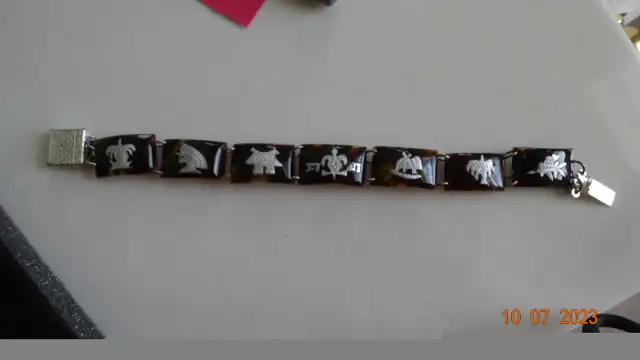 Bracelet, tortoise shell, Vintage 1940s, with silver decoration | Arts ...