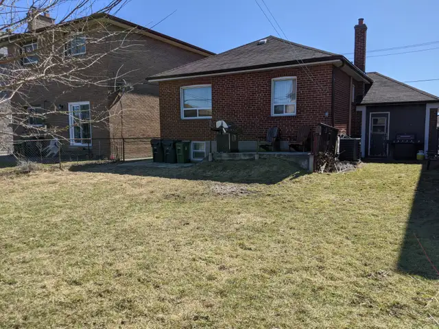 WALK TO SUBWAY. 2 br house with garage, 2 car parking. Main Fl, | Long ...