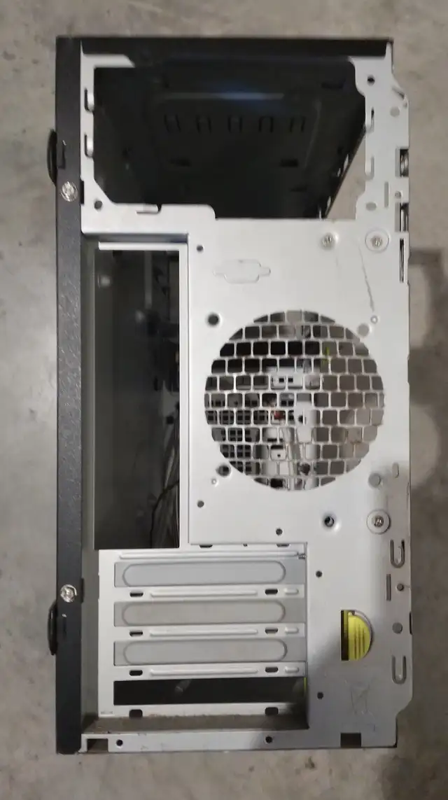 Retro ATX Case missing one side Panel | System Components | Ottawa ...