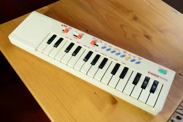 CASIO PT-10 MINI KEYBOARD SYNTHESIZER, GREAT FOR CIRCUIT BENDING ...