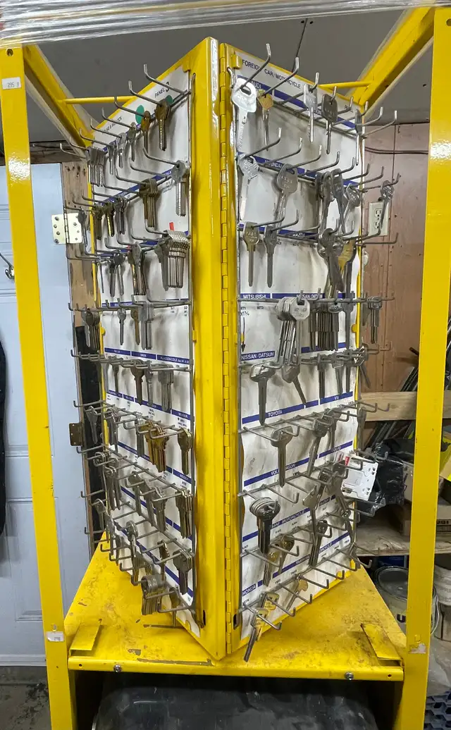 Ilco KD50A key cutting machine with key rack | Other | Edmonton | Free ...