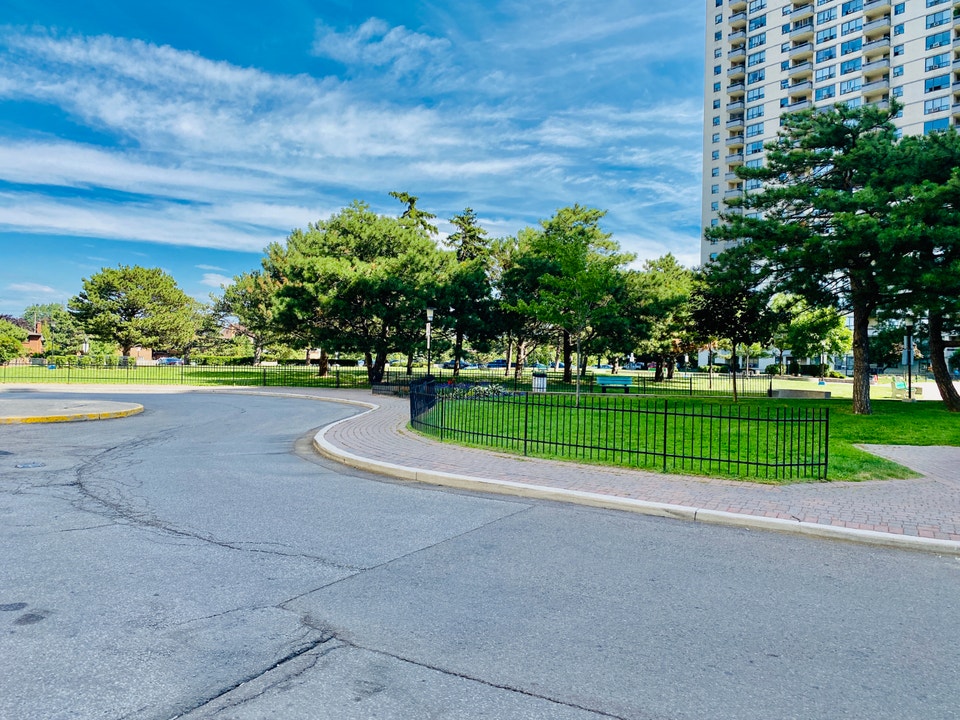 AVAILABLE LARGE SUITE CORNER GROUND LEVEL LIKE LIVING IN A HOUSE | Long ...