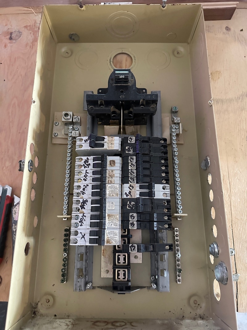 Federal Pioneer- Stablok Panels & Breakers | Electrical | Winnipeg | Kijiji