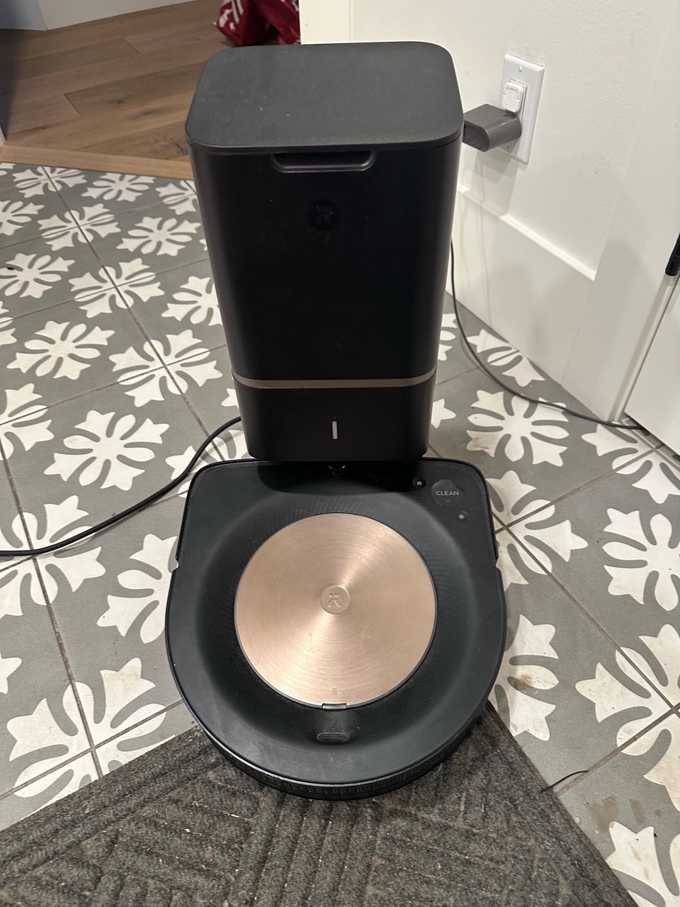 iRobot Roomba Robot Vacuum + Self-Emptying Base (App Controlled ...