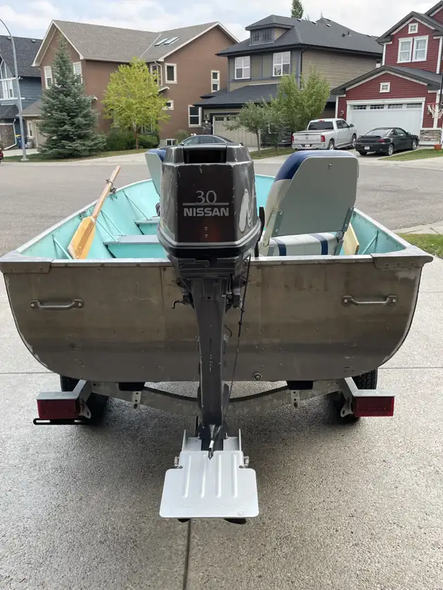 LUND S-14 FOOT ALUMINUM BOAT with 30 HP NISSAN OUTBOARD | Powerboats ...