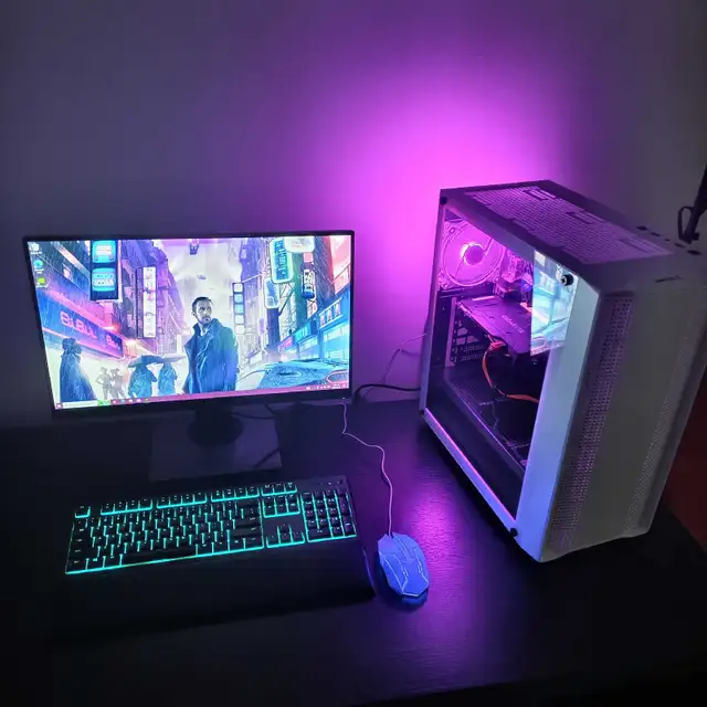 Beautiful White Gaming PC setup: Computer + Monitor + Keyboard+M ...