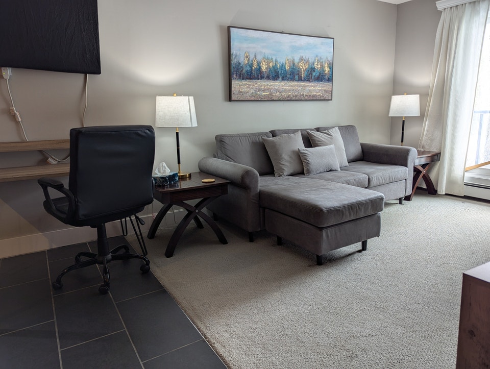 Modern Fully Furnished Suite with All Utilities | Long Term Rentals ...