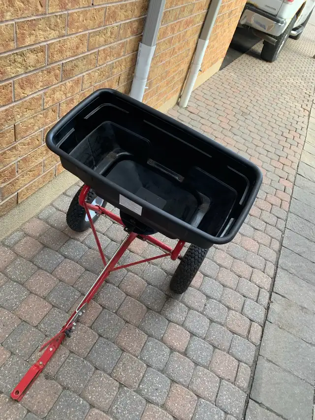 SALT /. ICE MELTER SPREADER | Snowblowers | Markham / York Region ...