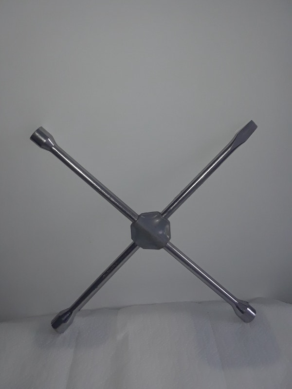 Clé en croix | Outils à main | Trois-Rivières | Kijiji