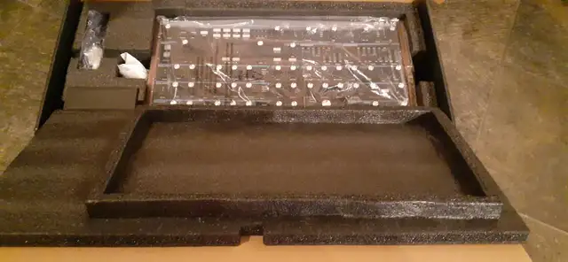 Novation - PEAK - 8-voice desktop polyphonic synthesizer NEW IN ...