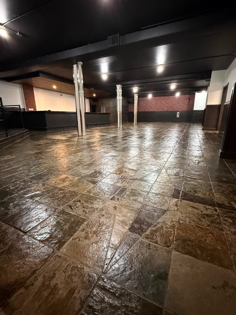 For Lease 4000 sq.ft. built-out bar / restaurant, 82 Ave | Commercial ...