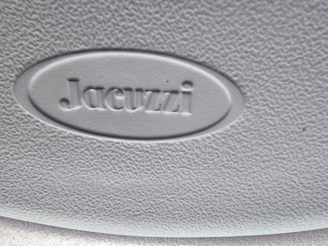 JACUZZI HOT TUBE J-245™ CLASSIC HOT TUB WITH OPEN SEATING | Hot Tubs ...