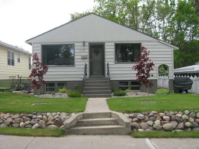 Deluxe 2 Bedroom Main Floor, London Road Available Feb 1 | Long Term ...