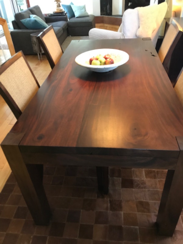 Grande table Artemano en bois exotique et 4 chaises Pier One | Mobilier de salle à manger et ...