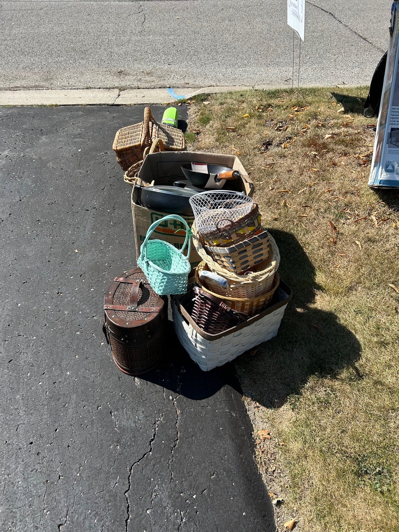 Free: curb side pickup of large number of household items | Free Stuff ...