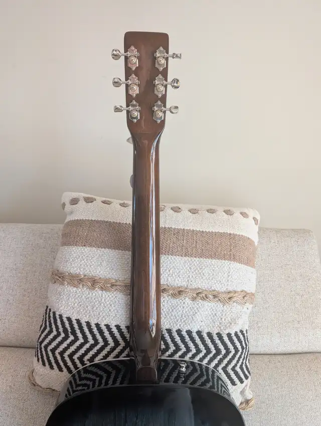 Guitare Legacy indigo burst Q-Discret | Guitars | Lanaudière | Free ...