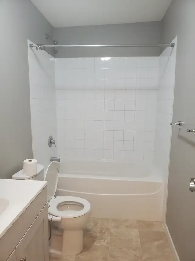 Bright 2-storey 2BR Downtown Townhome New Reno In-Suite Laundry | Long ...