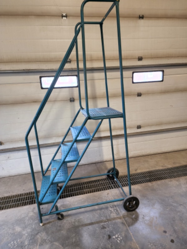 Rolling stairs | Ladders & Scaffolding | Chatham-Kent | Kijiji